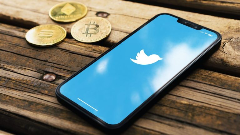 The 10 Best Crypto Twitter (X) Accounts in 2025